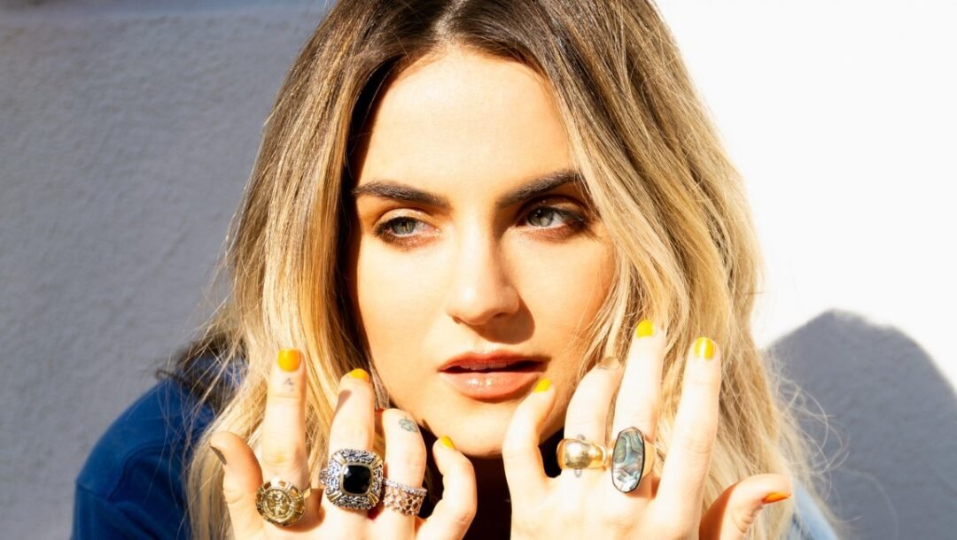 JoJo | Trying Not to Think About It | In Review Online